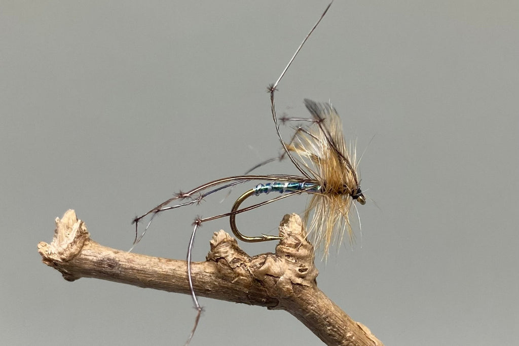 Pearl Daddy Longlegs x 3 (Barbed) – Fast Flies